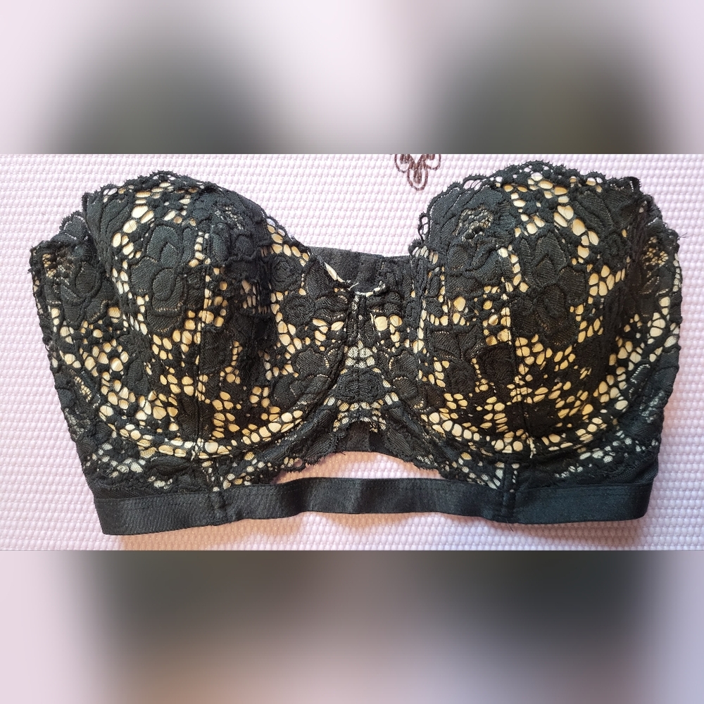 Victoria's Secret Black Lace Bra With Gold Accents - Gem